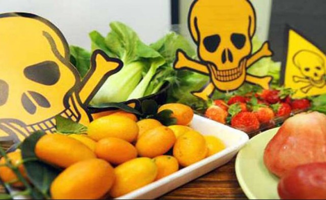 ΕΤΣΙ θα αφαιρέσετε εύκολα τα ΦΥΤΟΦΑΡΜΑΚΑ από τα φρούτα και τα λαχανικά ...