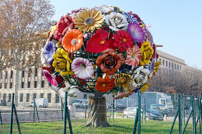 Ailleurs : Flower Tree, une oeuvre de l'artiste coréen Choi Jeong Hwa ...