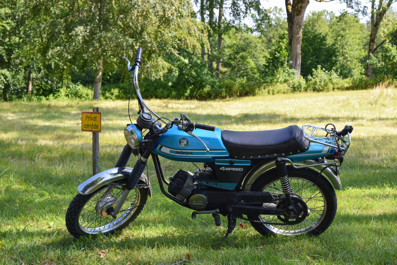 Grusvägen förbi Torpa Stenhus