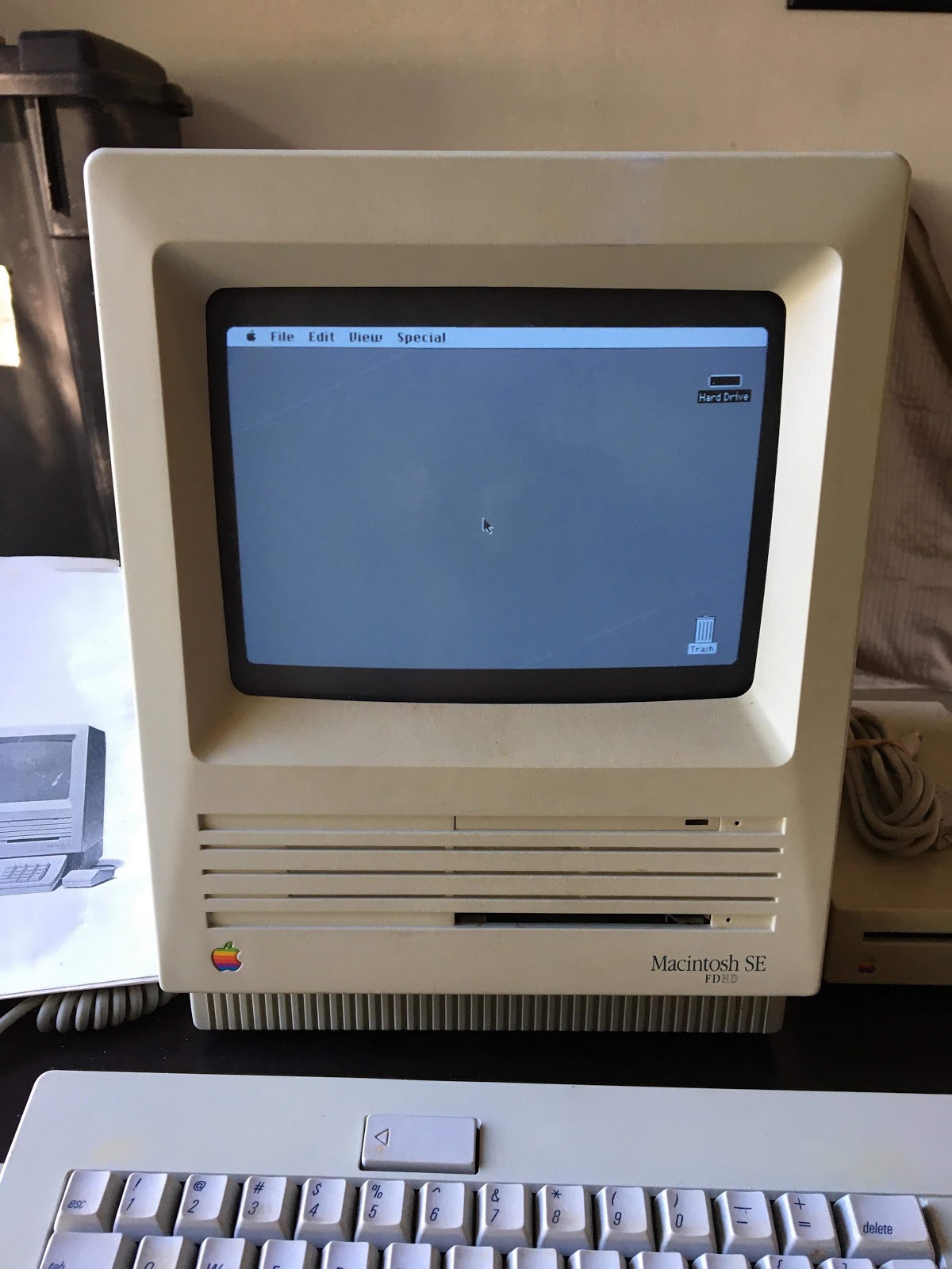 brain floss: Merry Christmas: Apple Macintosh SE
