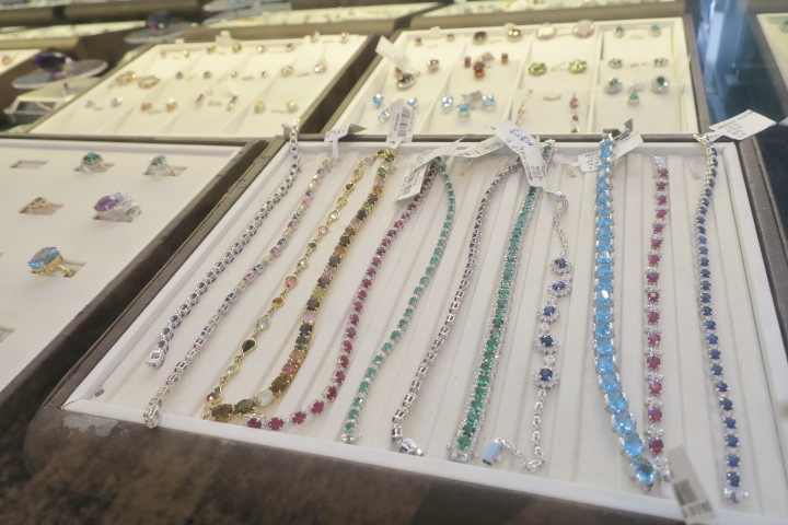 Peggy Loh ~ My Johor Stories: Dazzled by exquisite handcrafted Zam Gems