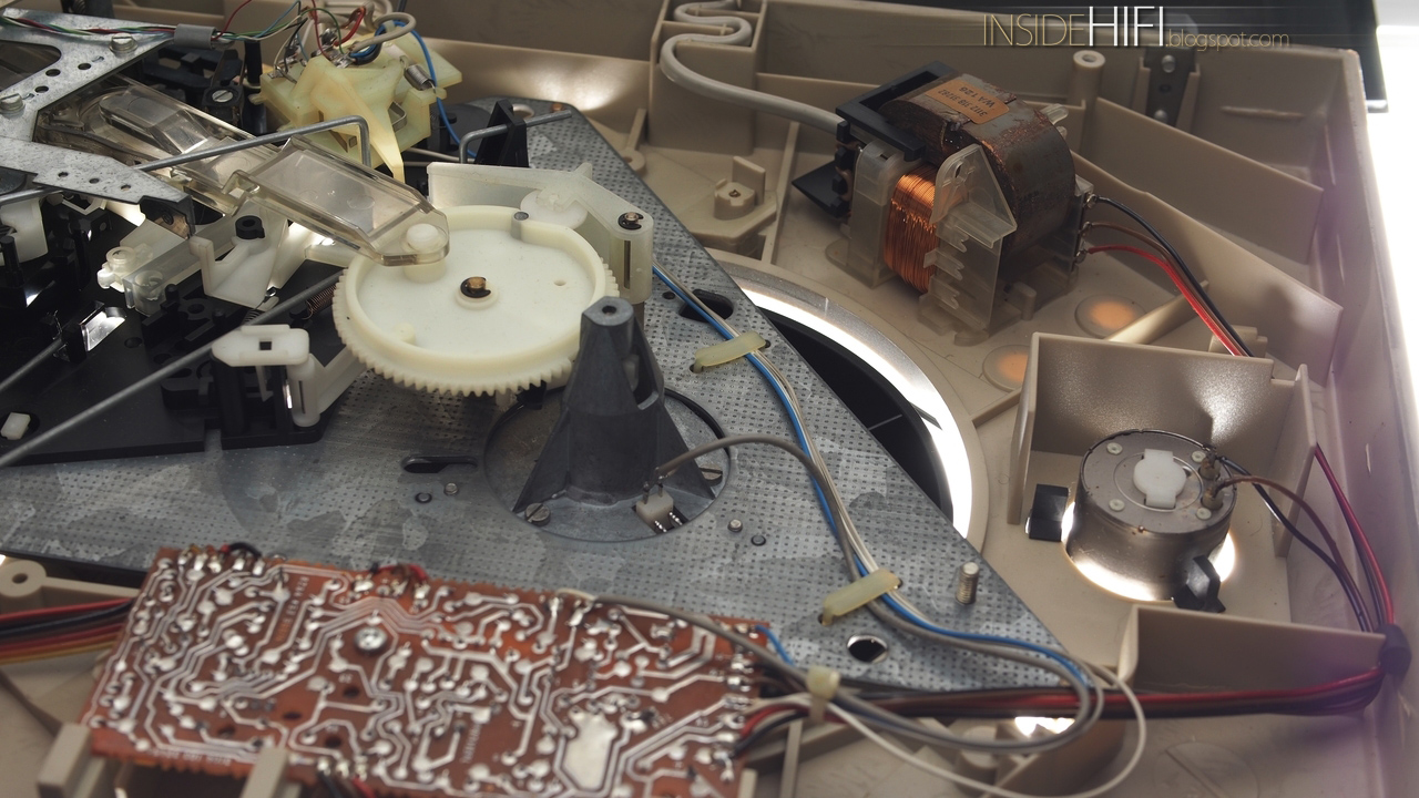 Inside Hi-Fi: Philips F 7215 (F7215/00)