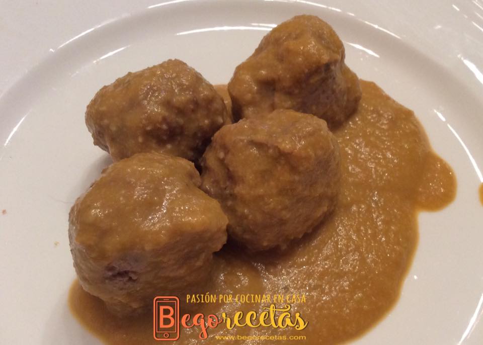 Albóndigas en salsa de almendras | BEGORECETAS