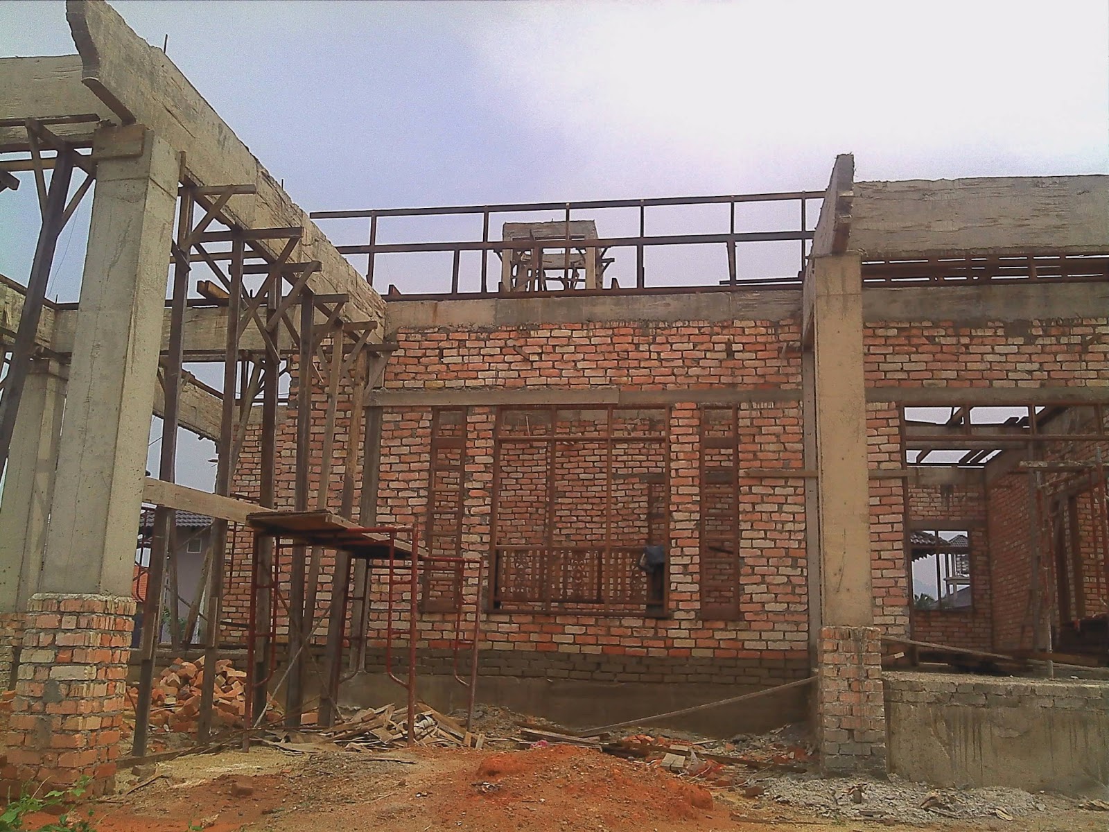 BINA BUNGALOW SENDIRI: LANGKAH 10 DAN 11: MEMASANG KEKUDA KAYU