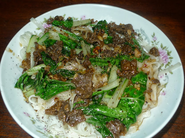 I AM A FOODIE: Beef Bok Choy with Pho Noodles
