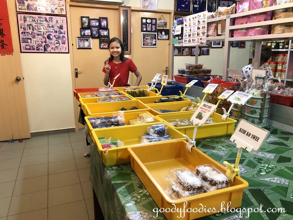 GoodyFoodies: Baba Charlie Nyonya Cake: Traditional Nyonya Kuih in Melaka