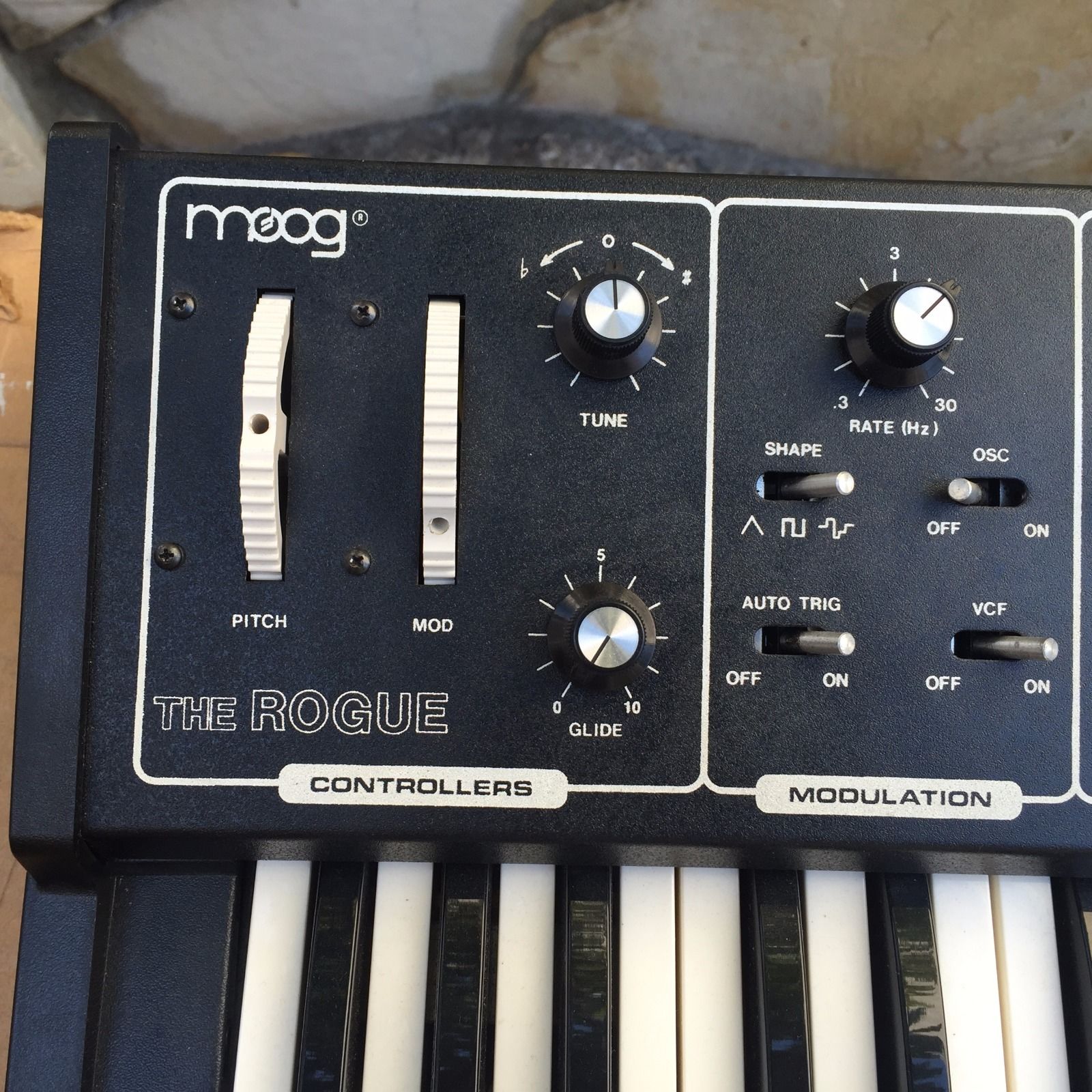 MATRIXSYNTH: Mint MOOG ROGUE VINTAGE ANALOG SYNTH SN 9110 with Original Box