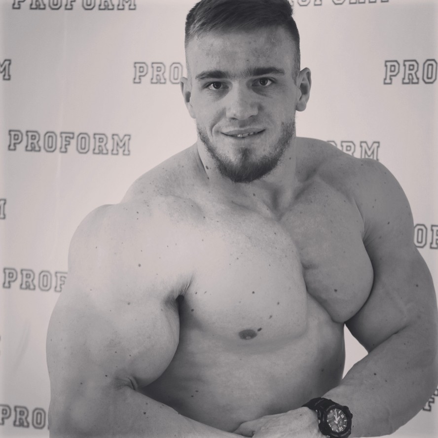 Muscle Lover: IFBB Pro bodybuilder Mikhail Volinkin from Uzbekistan