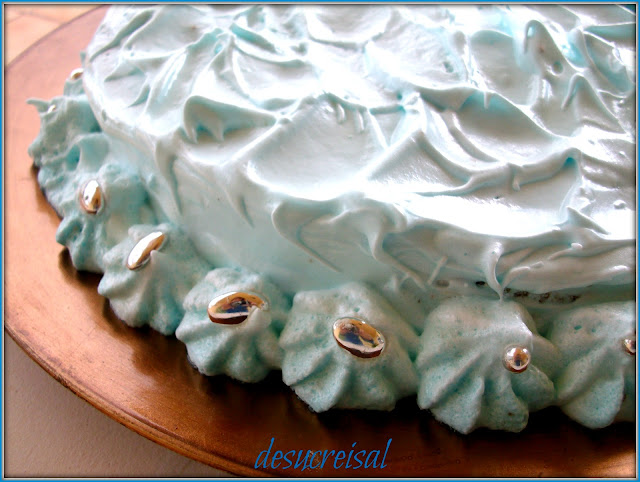 de sucre i sal: bizcocho de chocolate con merengue azul