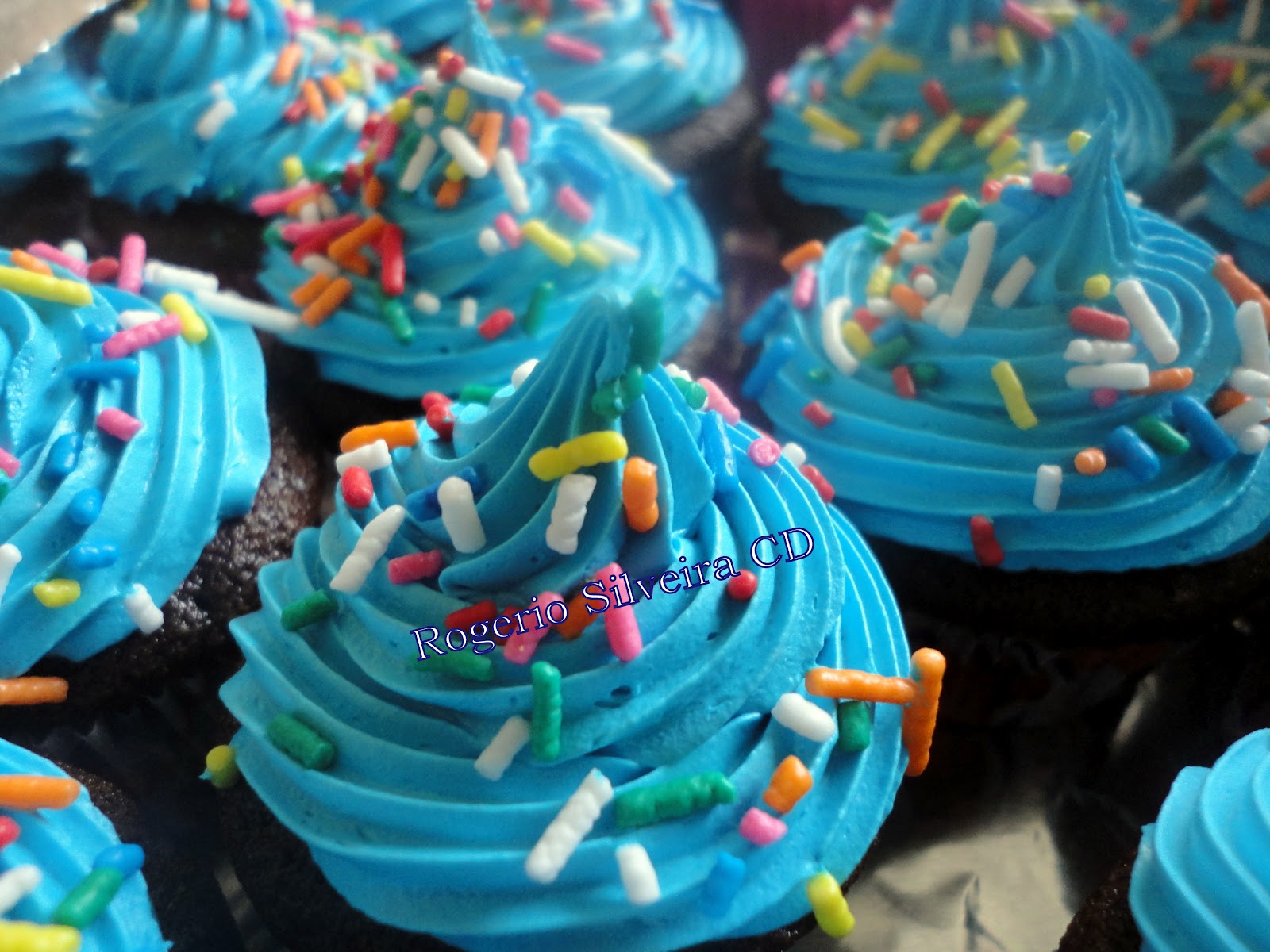 Rogerio Cake Designer: Cupcake Azul Confeito