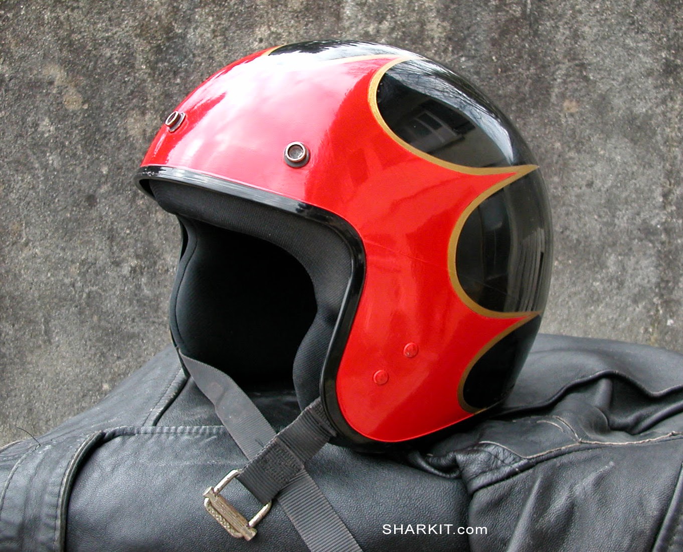 Renax Motorbike corner: Casque rouge scallop