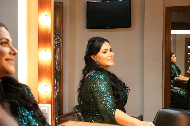 SARAH ALMEIDA - Cantora apresenta show “Brega Chic” na Festa da ...