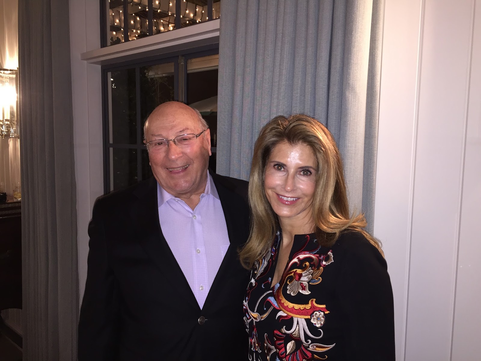 HOLLYWOOD SUE CAMERON: ALEXANDRA DWEK'S ELEGANT AND WARM CHRISTMAS EVE