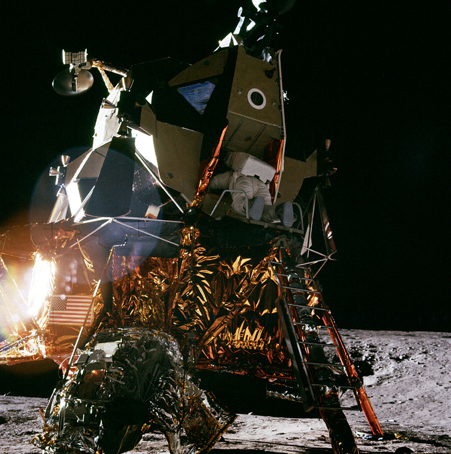 Apollo 12 Timeline: 1969/11/19 (06:44 HO - 12:44 IT): Discesa di Conrad ...