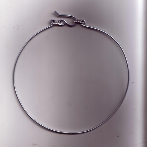 Make a Simple Wire Collar that Goes with Everything