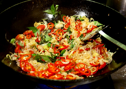 3 hungry tummies: Aromatic Spicy Stir Fried Cockles 香辣炒鮮蚶