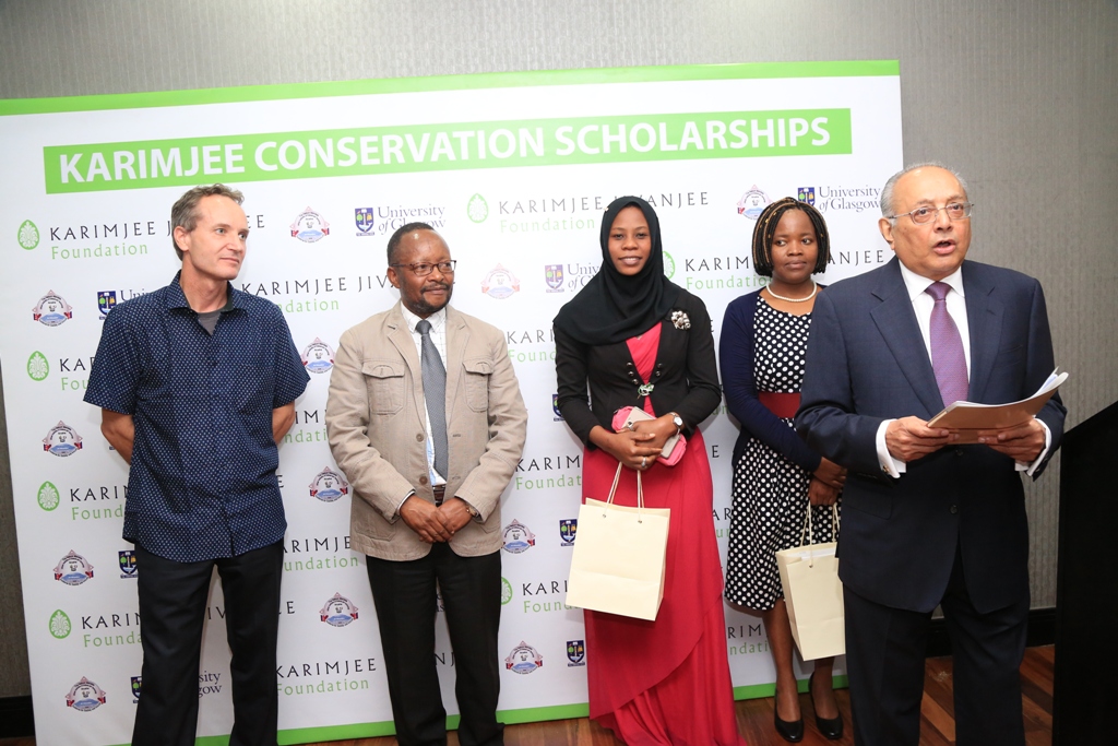 MATUKIO @ MICHUZI BLOG: KARIMJEE JIVANJE YADHAMINI WANAFUNZI KATIKA ...