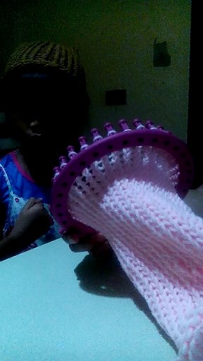 TUTORIAL MERAJUT TOPI dari LOOM (Cara memulai dan Mengakhiri Rajutan Loom)