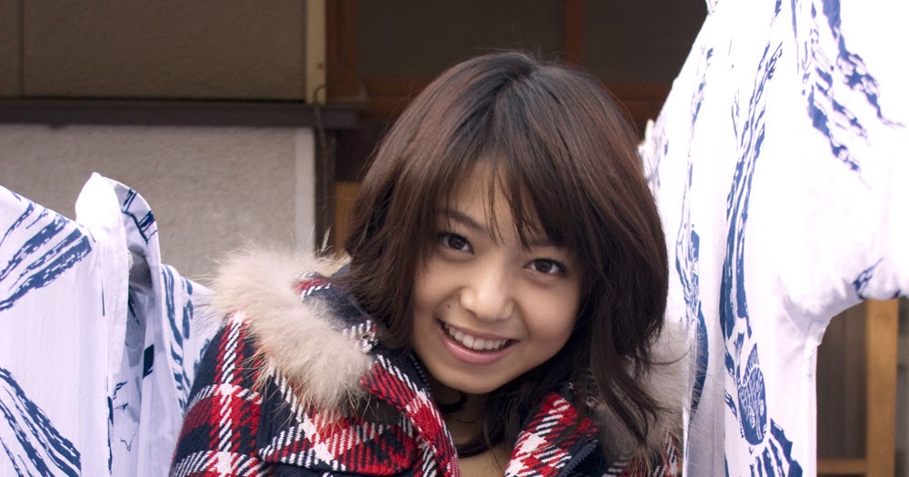 Shizuka Nakamura Japanese Sexy Idol Sexy White Swimsuit And Winter