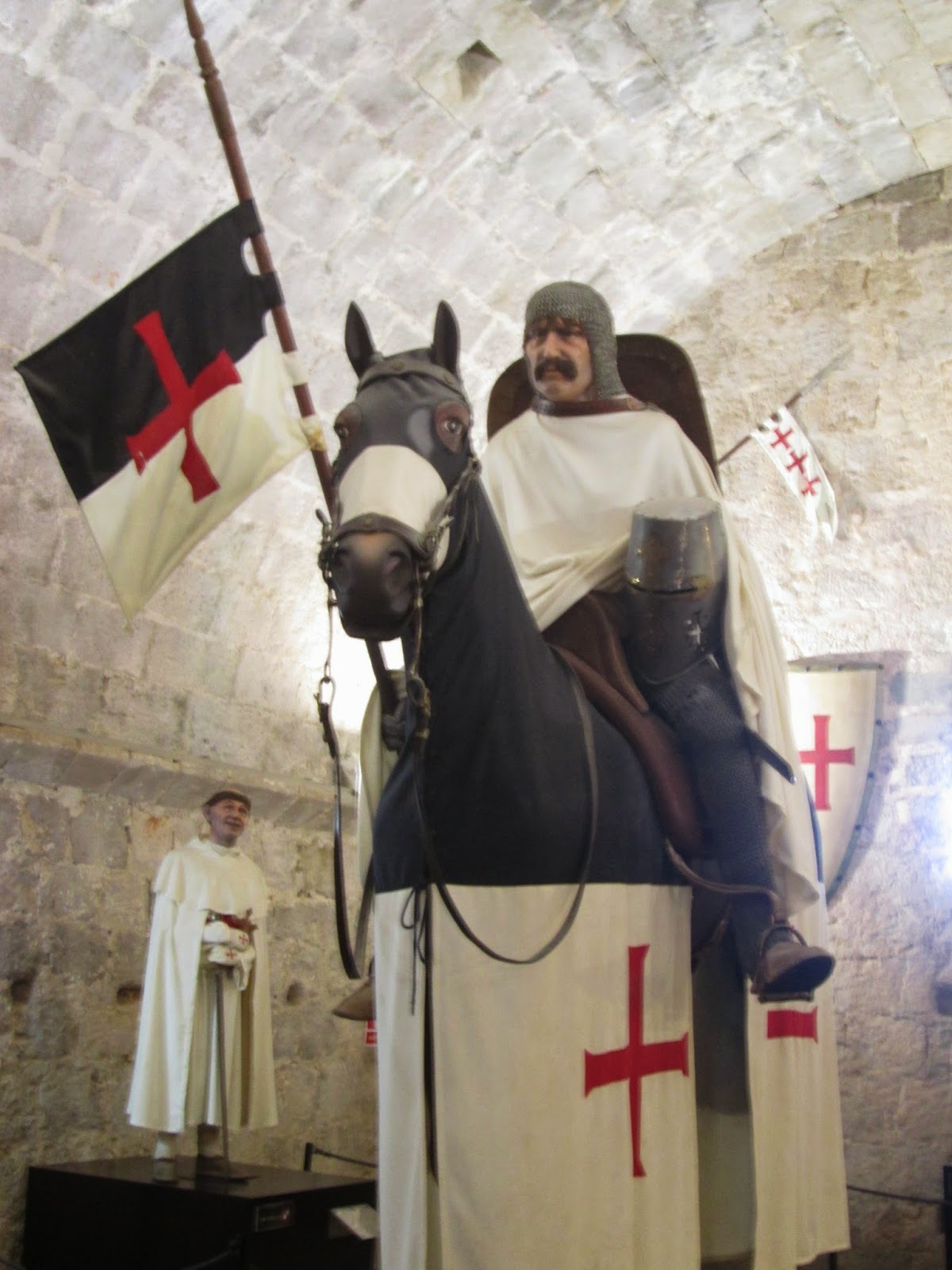 TRAS LAS HUELLAS DE HERÓDOTO. . . : LA CRUZ PATÉ DEL TEMPLE