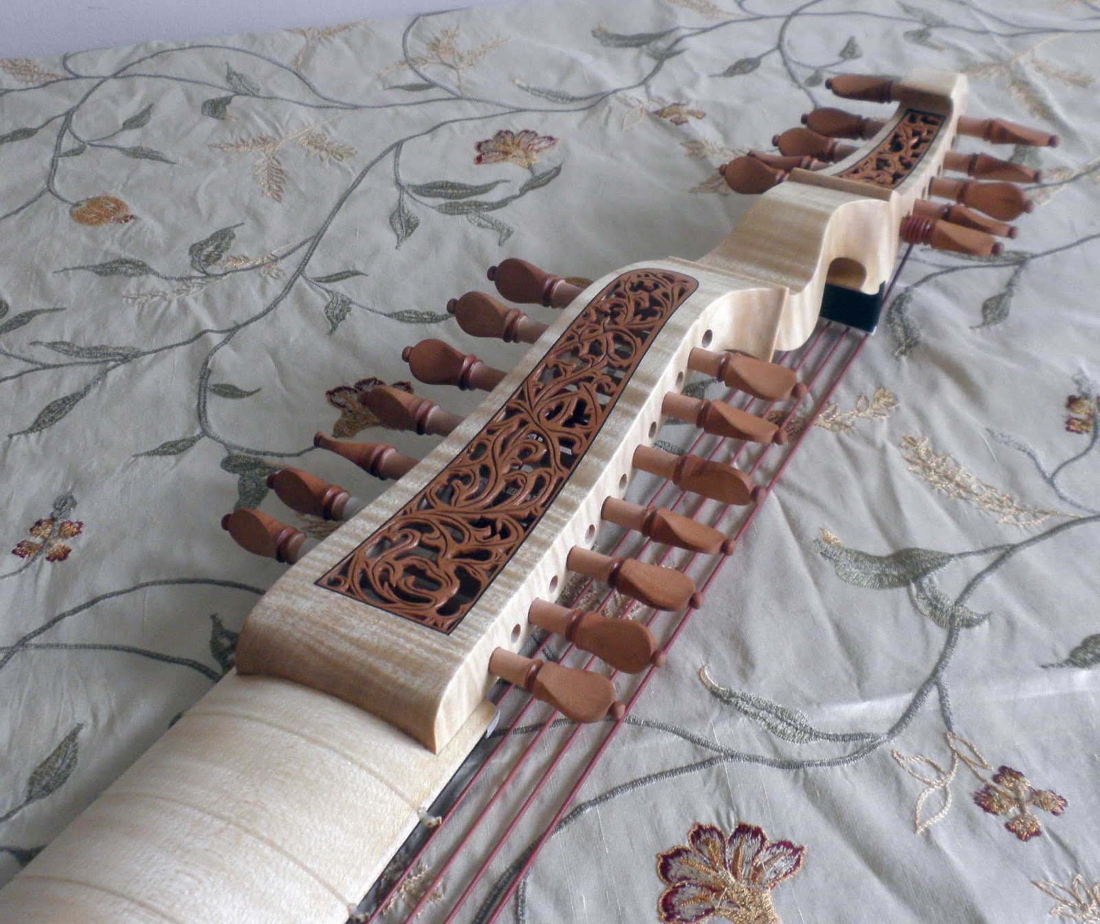 Buying a Lute: Baroque lutes