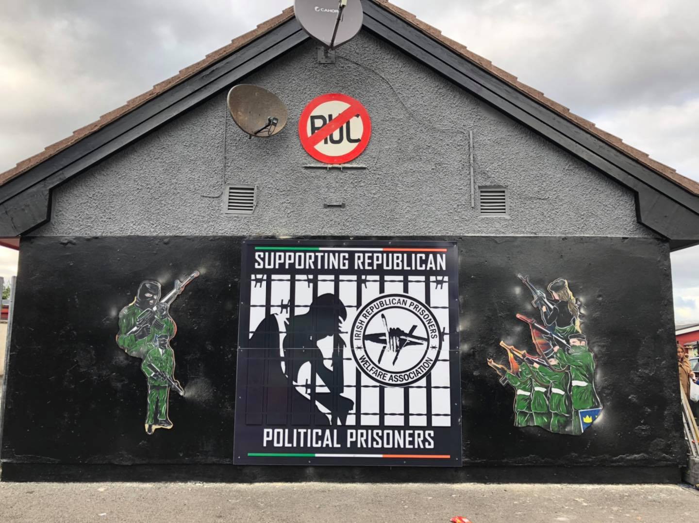 El norte de Irlanda: Nuevo mural de Saoradh - IRPWA en Derry
