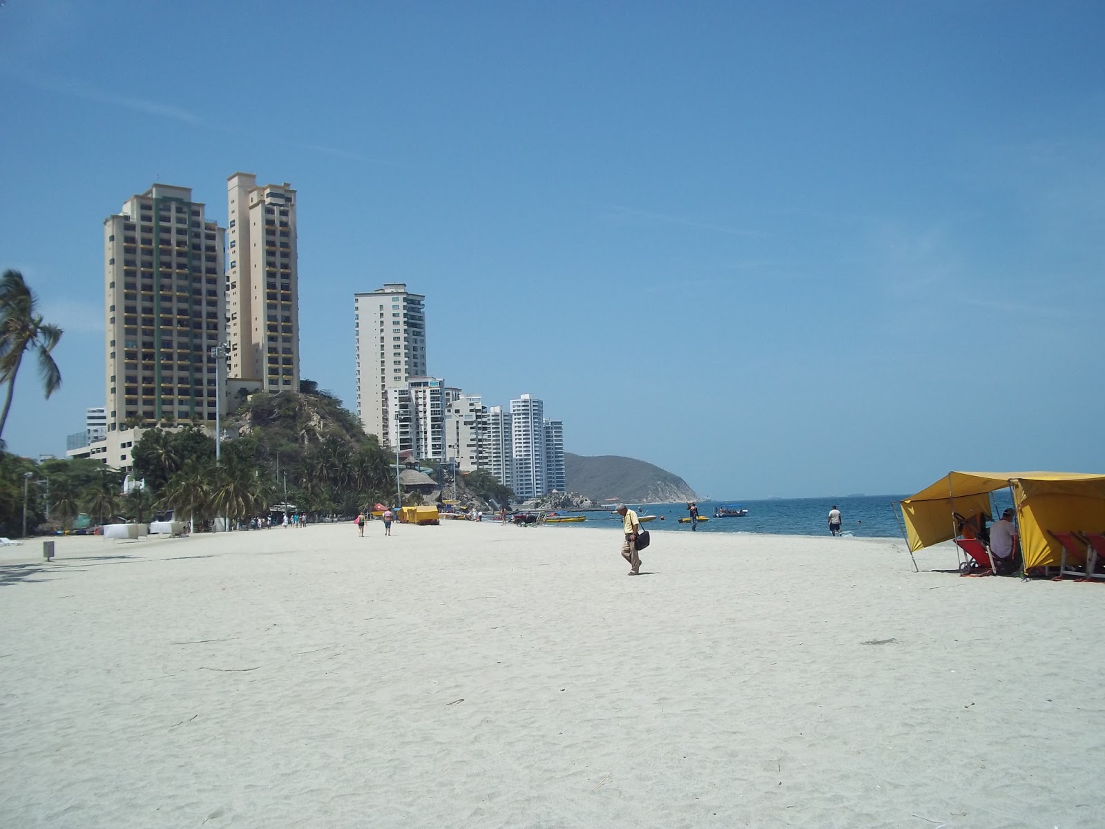 Clara en el Nuevo Mundo: Visita a Playa de Rodadero
