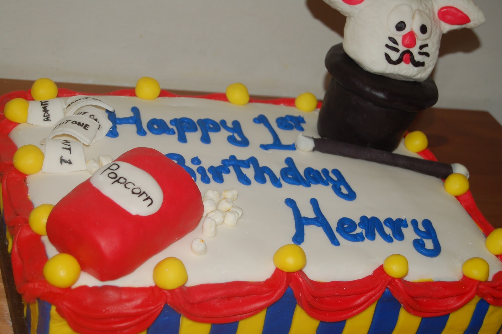 Gracie's Cakes: Happy 1st Birthday Henry!