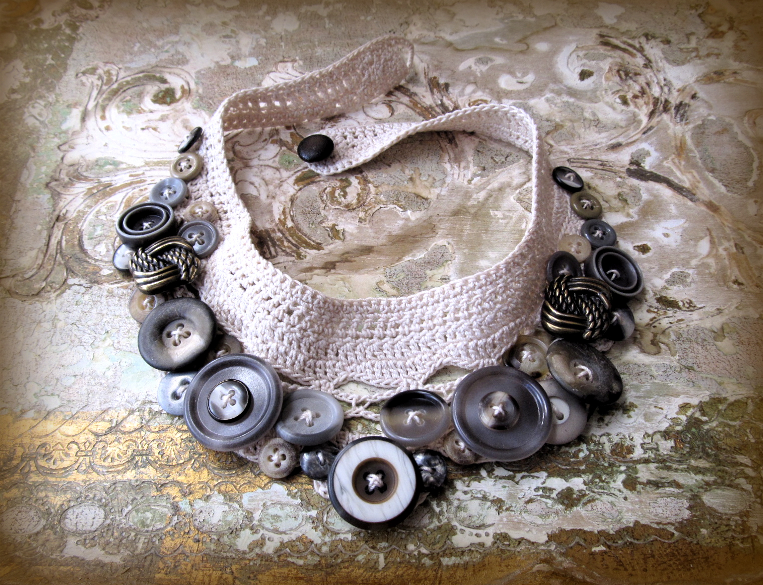 cookiecrumbs: handmade vintage button necklaces by ione