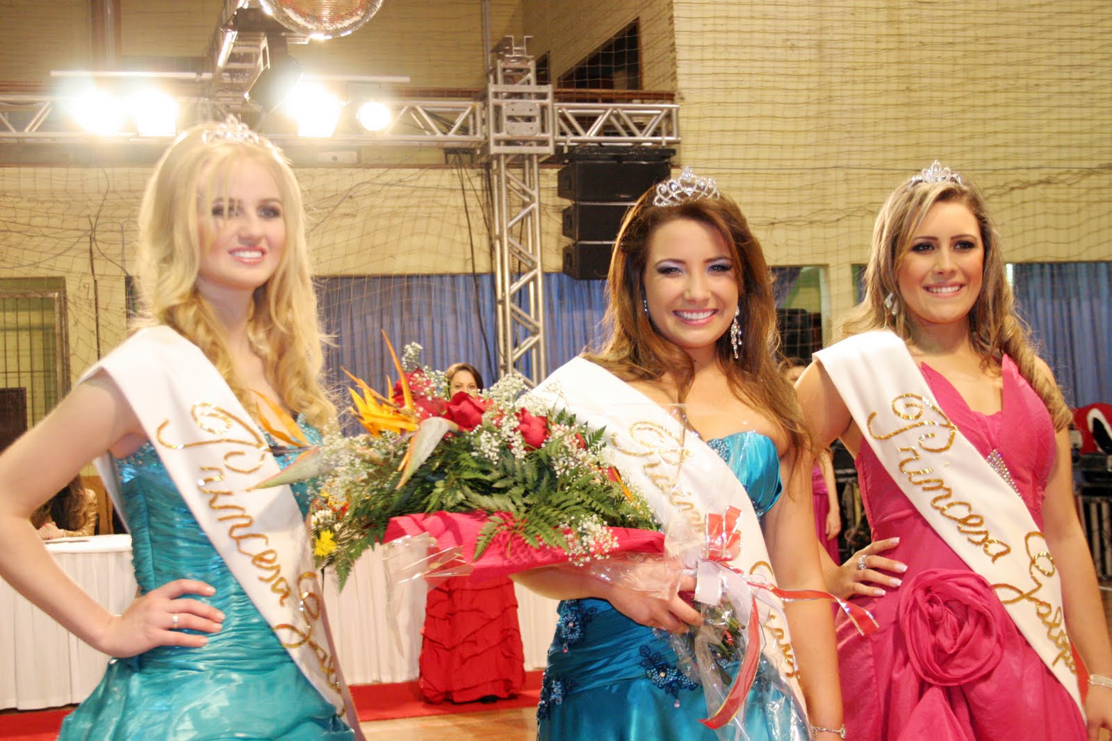 Blog do Jornal Ponto Inicial: Sheila Amanda Nicoletti é a Rainha de ...