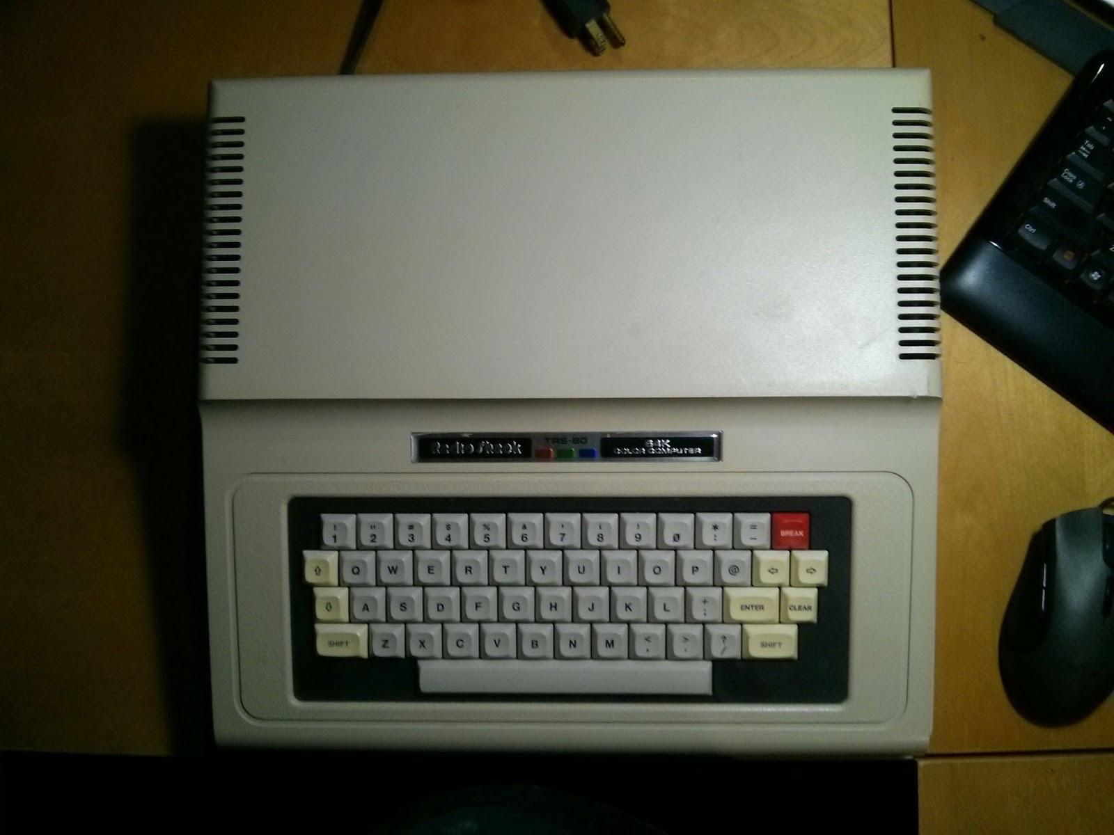 8-BIT RETRO COMPUTING: 64KB Radio Shack Color Computer with white full case