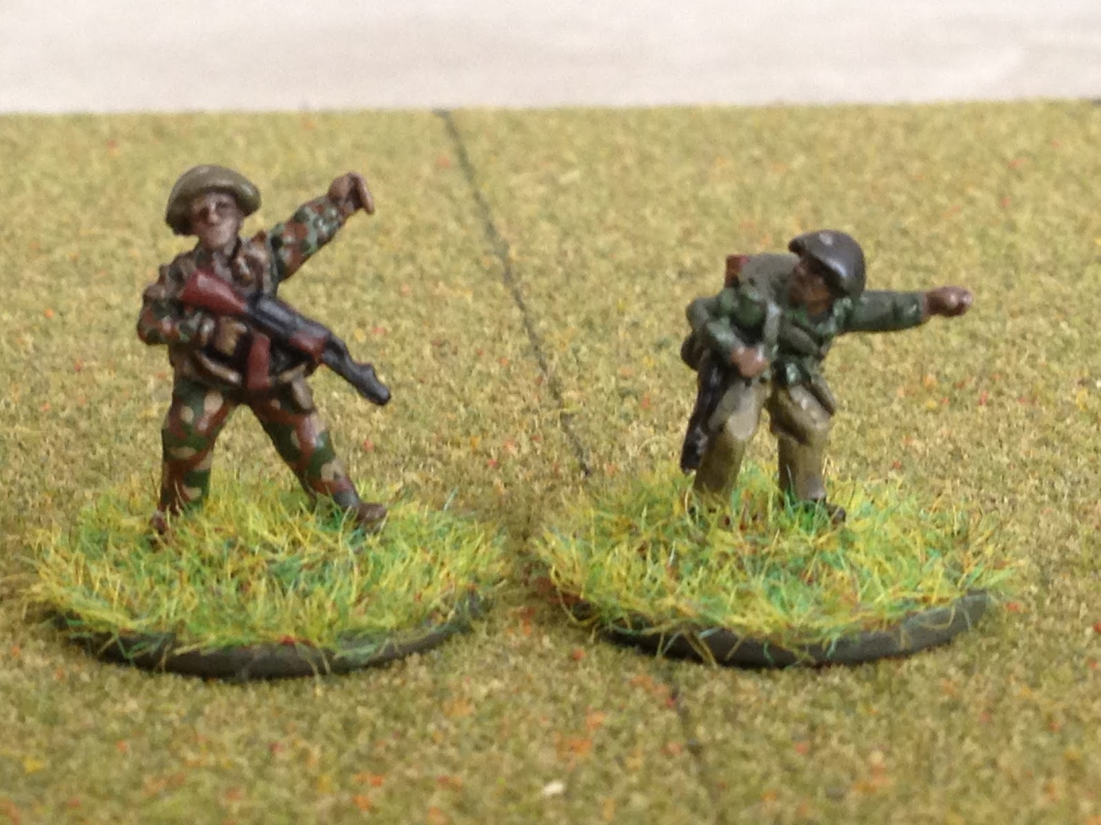 BlackHawkHet: Battlefront 15mm East German Mechanized Infantry (Temperate)