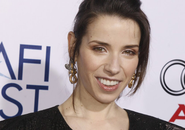 Sally Hawkins - Plaza Digital