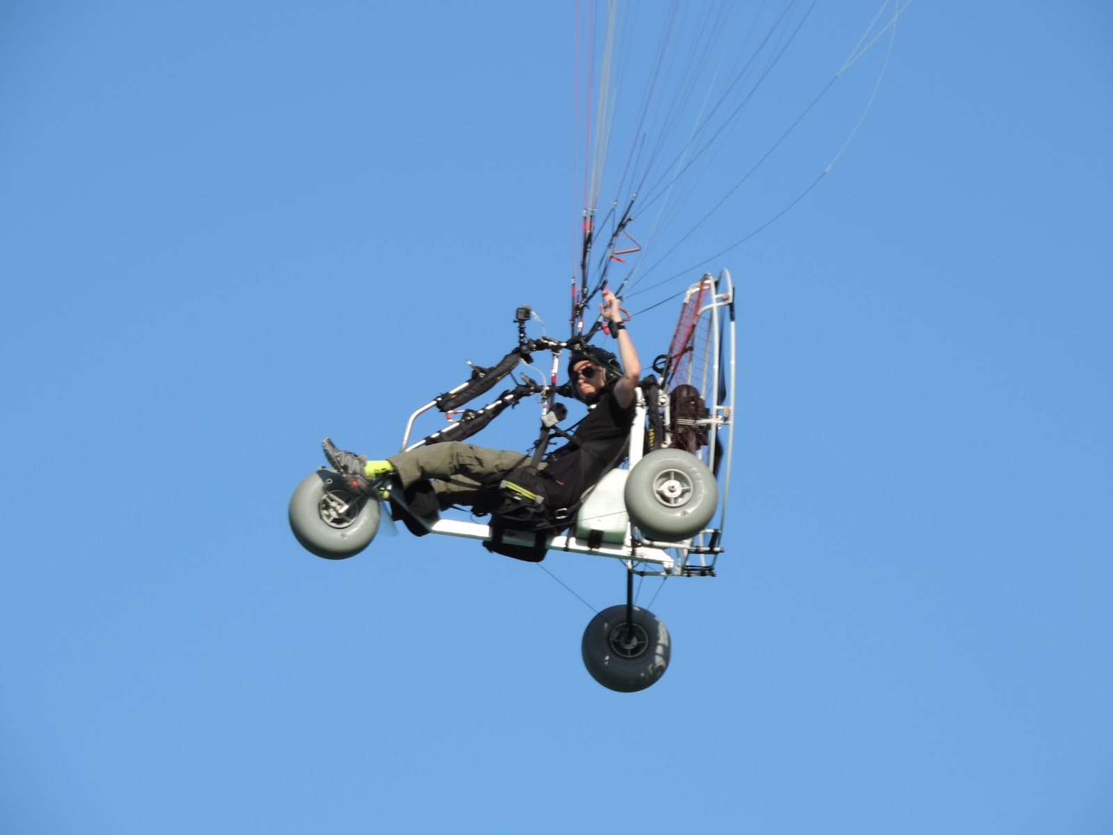 Bonao Internacional: PARATRIKE : VUELO EN PARAPENTE , SOBRE EL MAR