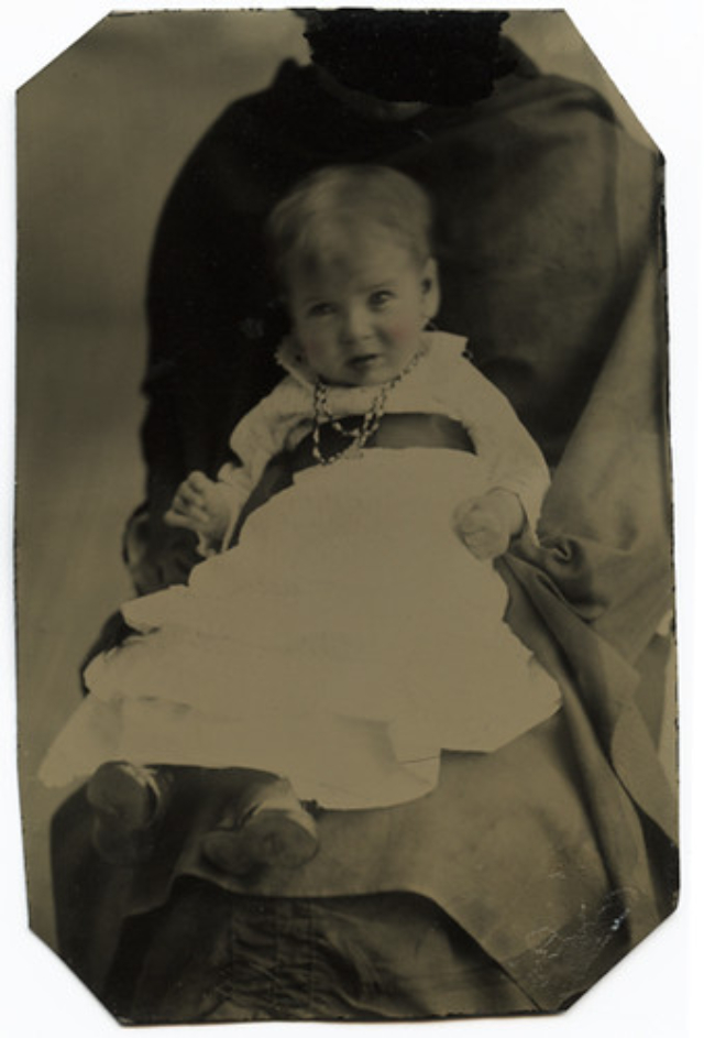 Spooky Hidden Mother With Scratched Out Face Photographs ~ Vintage Everyday