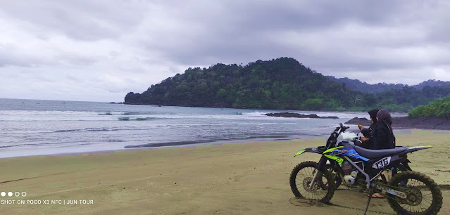 PANTAI MUARA MBADUK BANYUWANGI, SATU DESTINASI BANYAK ATRAKSI
