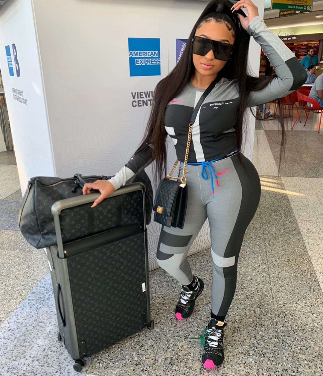 37 Hot Photos of Beautiful Solo Travelers