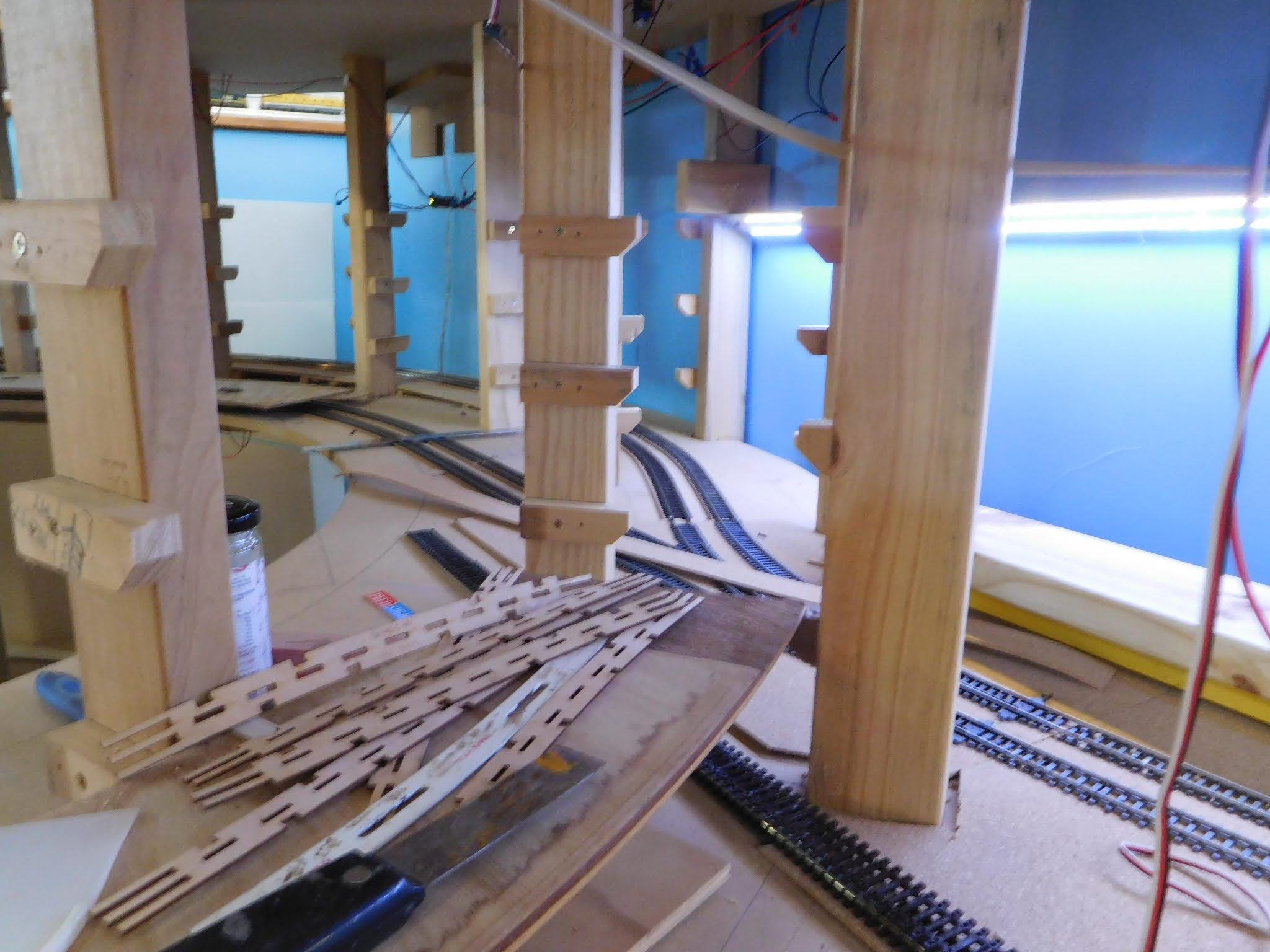 Comtrain goes H0! H0! H0!: 2020_10_23 New Helix track work starts and ...