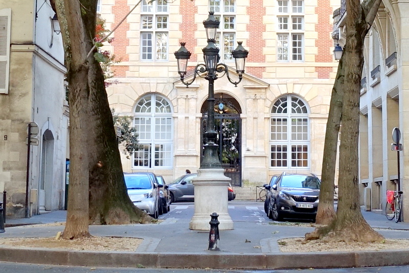 Paris : La Place de Furstemberg à Saint Germain des Prés n'existe pas ...