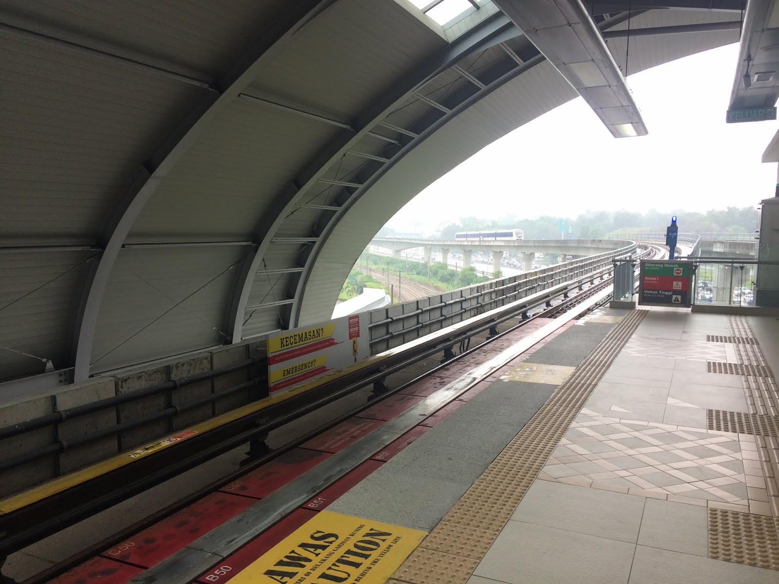 Kuala Lumpur Walk Pics : LRT Subang Jaya Station