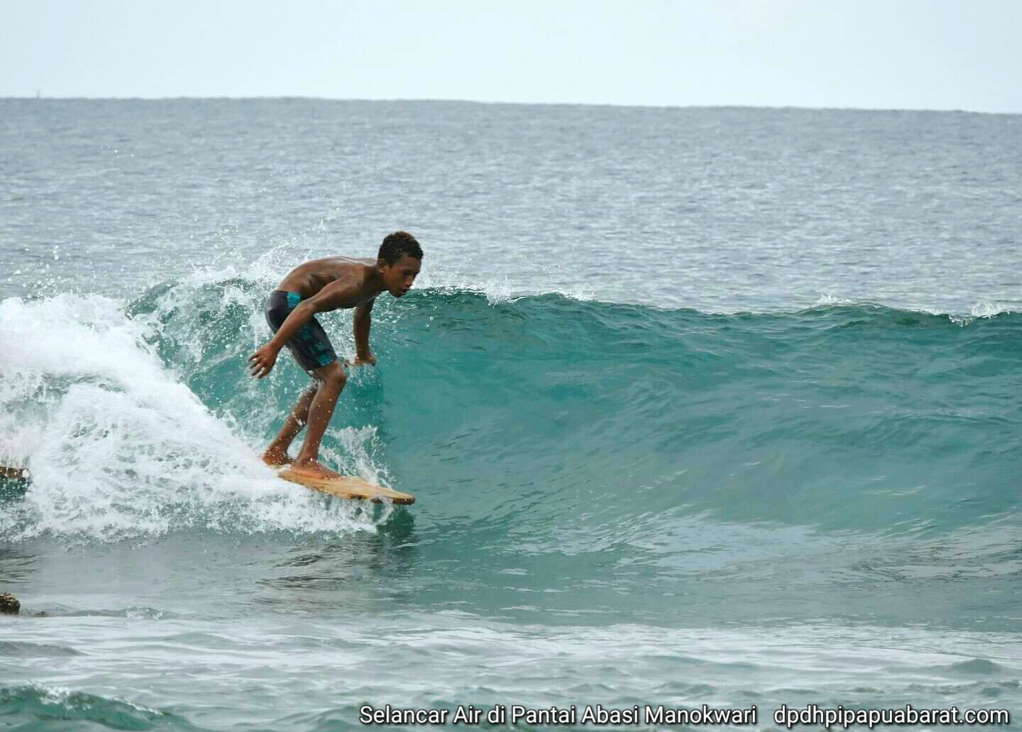 DPD HPI PAPUA BARAT: Wisata Selancar Air di Pantai Abasi