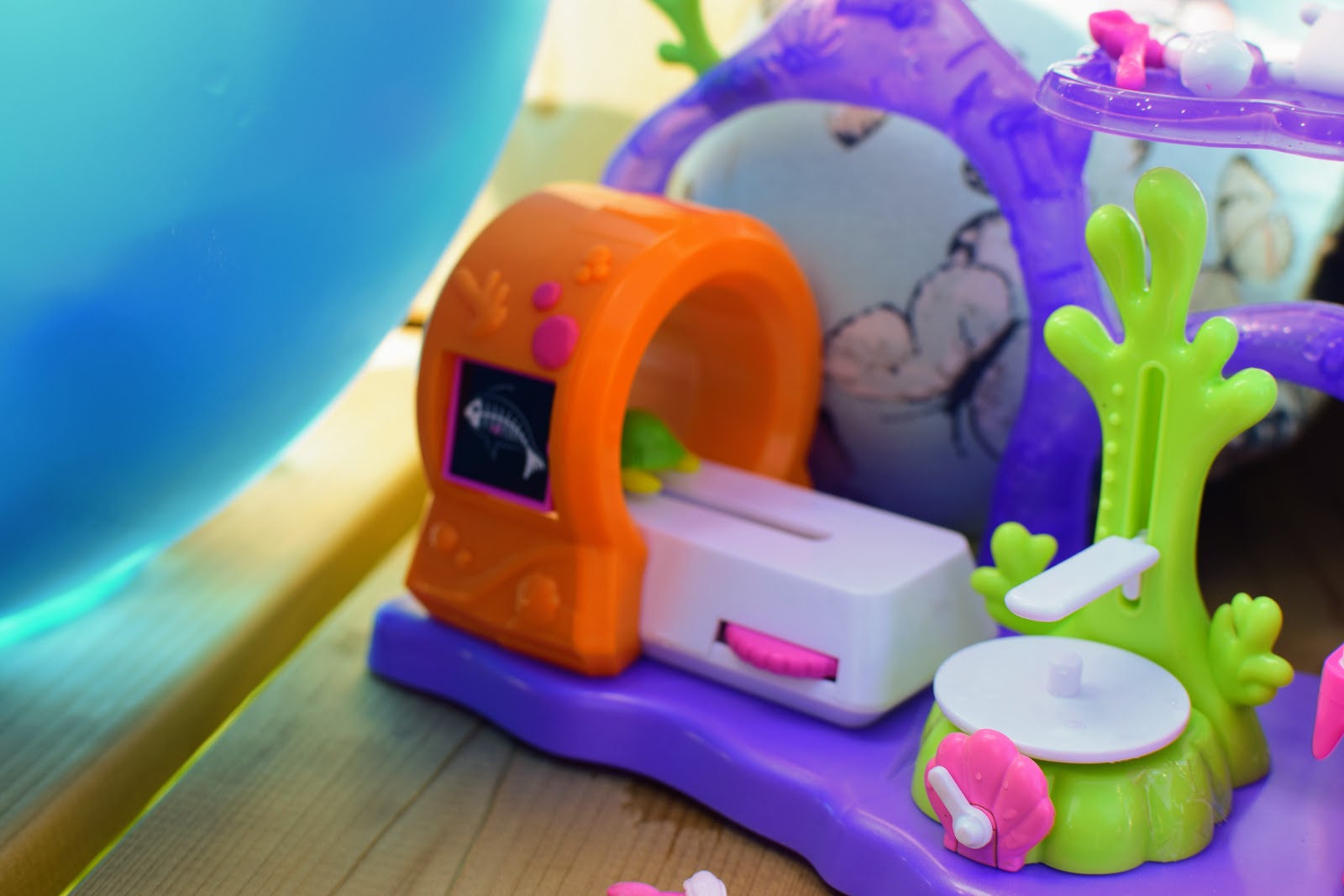 Splashlings Medical Clinic Play Set and Mermaid and Friends Set Review ...