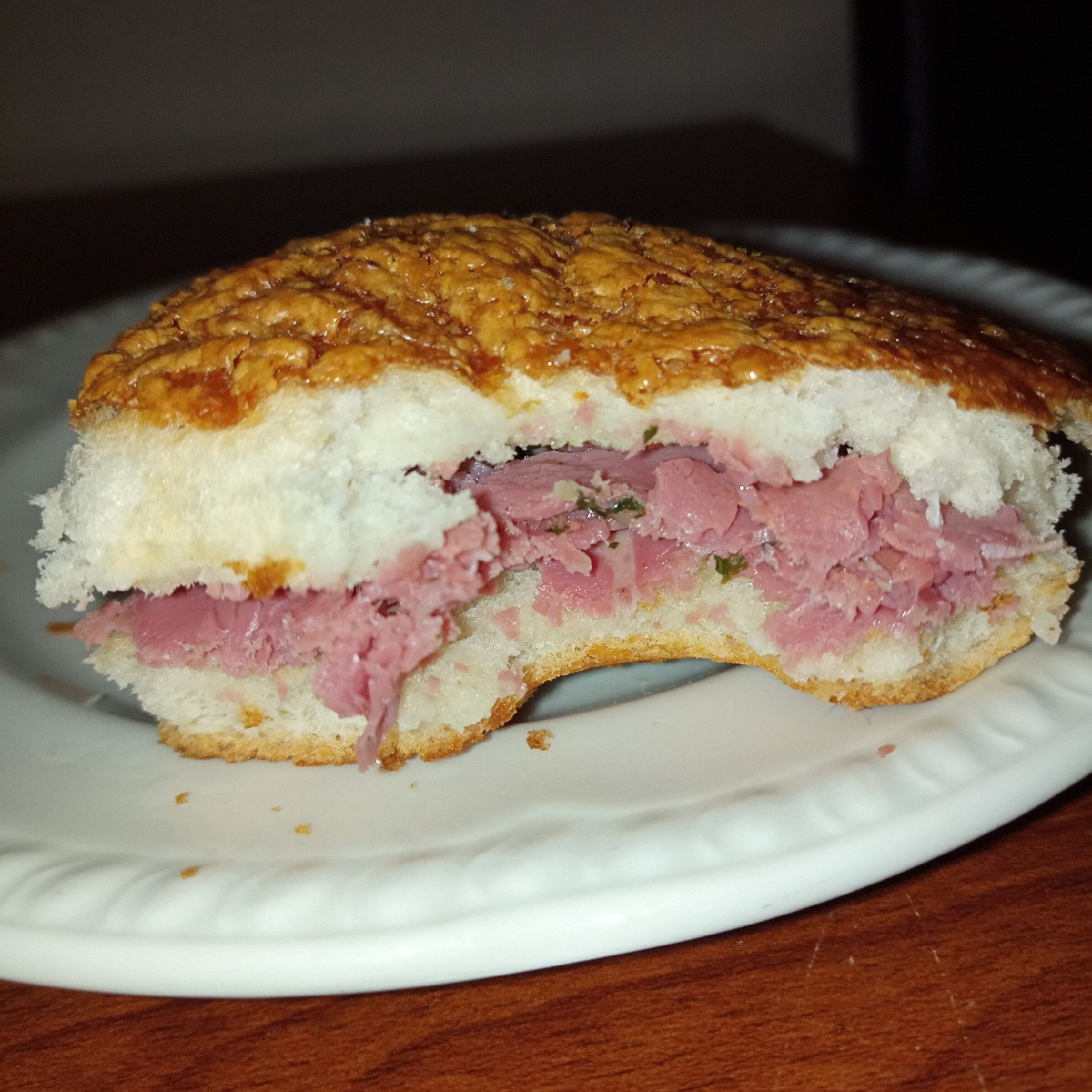 Supersupergirl's Food Reviews: Sheldon's Cheese topped baps