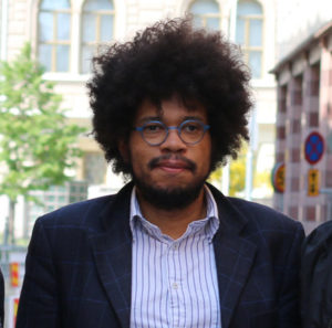 Carina-Finas pratisar.: Malcom Kyeyune, varsågoda.