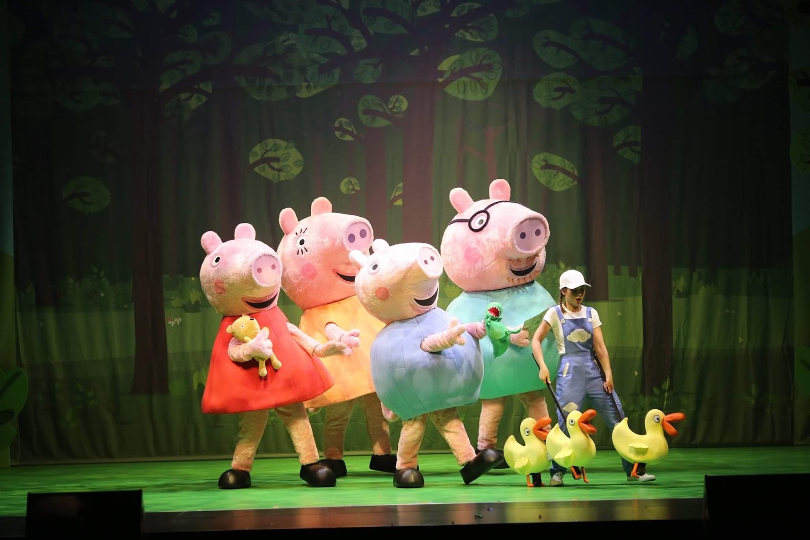 Peppa Pig Celebrations Live at the Theater Solaire 2019 - WhatYvonneLoves