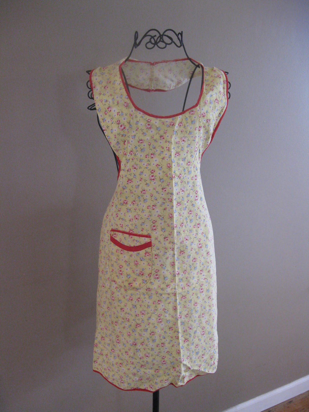 Of Wool and Loveliness: Vintage Kitchen Aprons