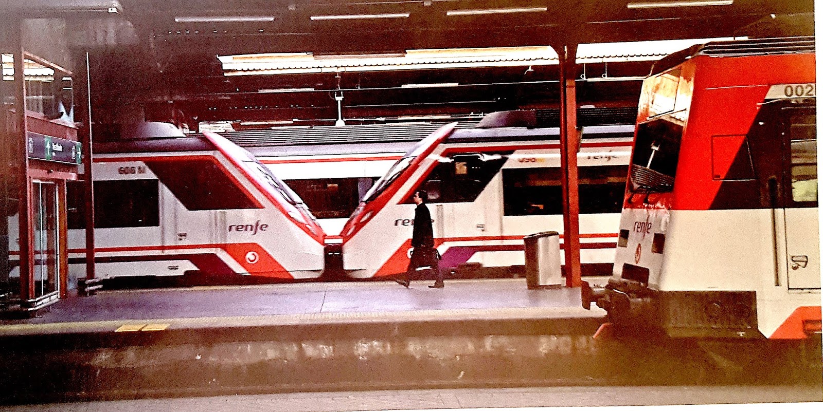 Trenes y tiempos: Las tracciones térmica y eléctrica en RENFE (CIII ...