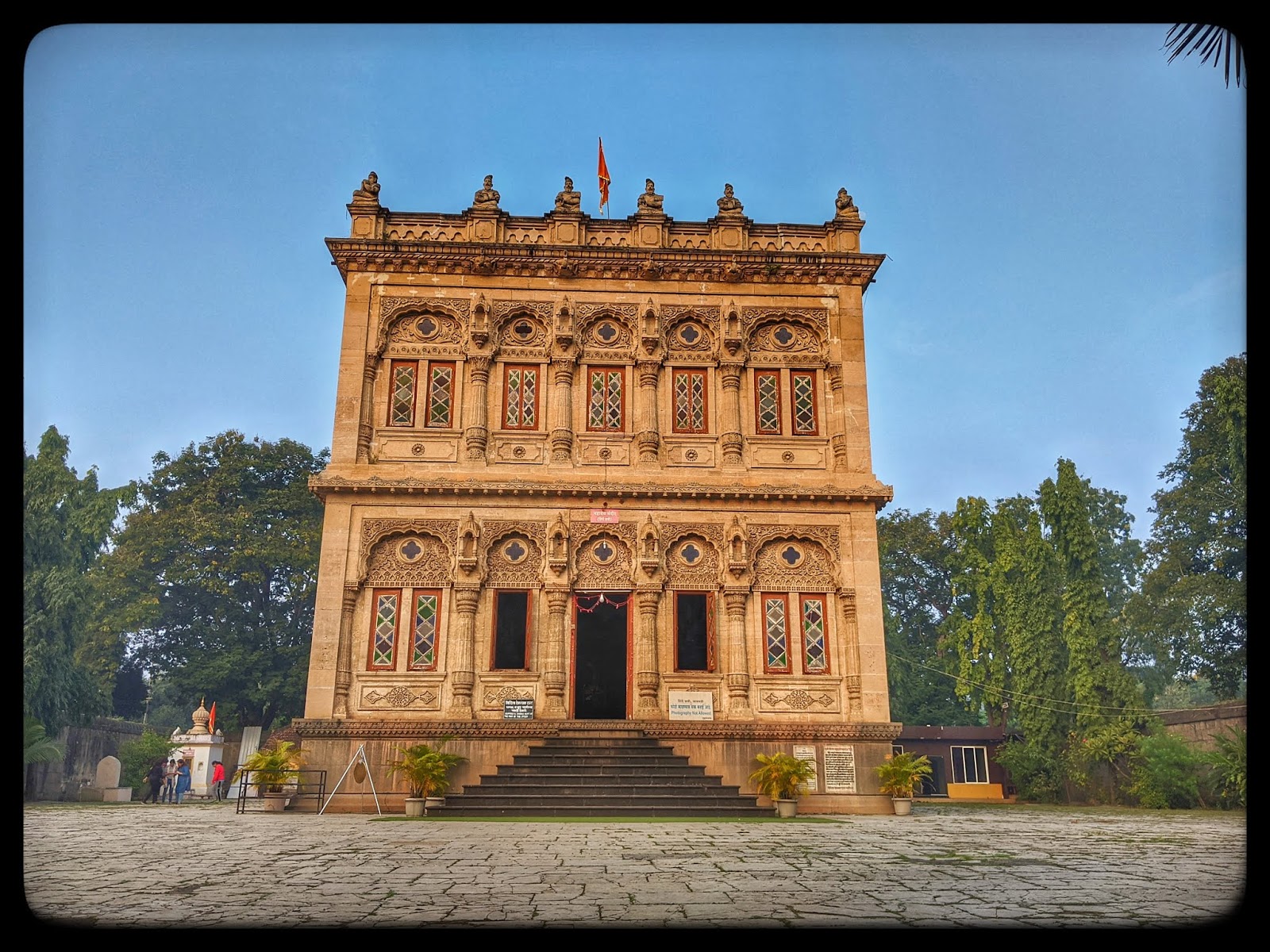 Travel blogs: Pune: Shinde Chhatri