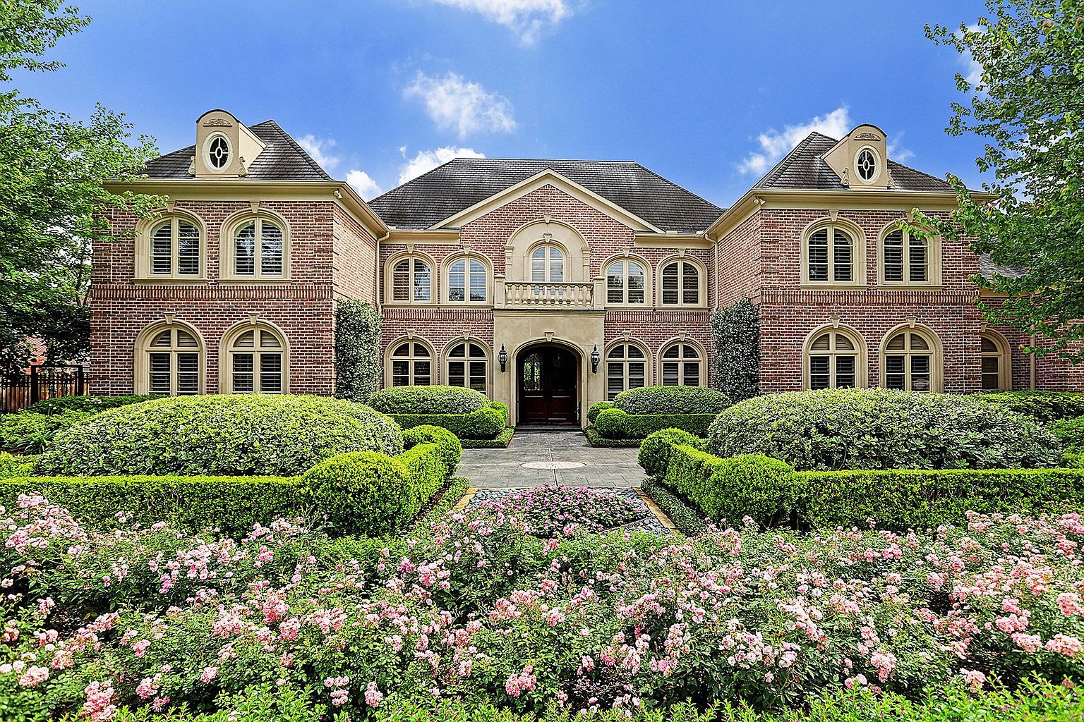 10,000 Square Foot Brick and Stucco Mansion In Houston, TX | THE ...