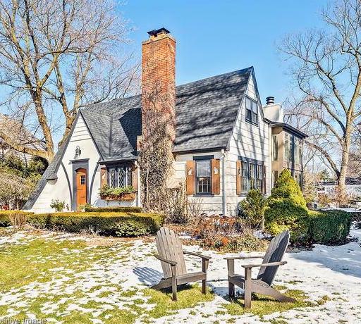 An Modernized Sears Strathmore in Hinsdale